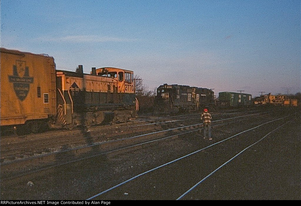 PC GP35 2338 and RDG SW1500 2770